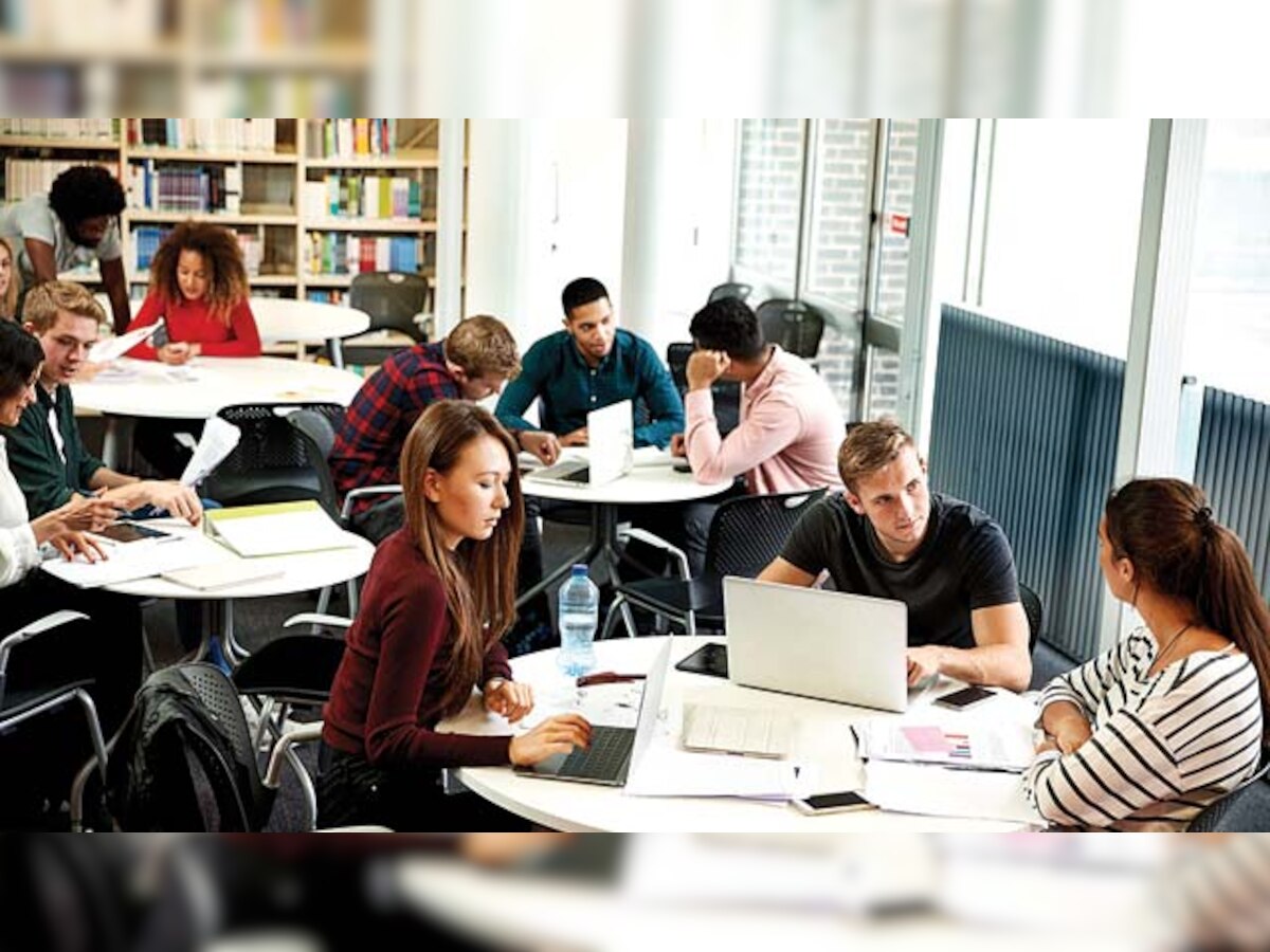 Short-term vs long-term study abroad courses