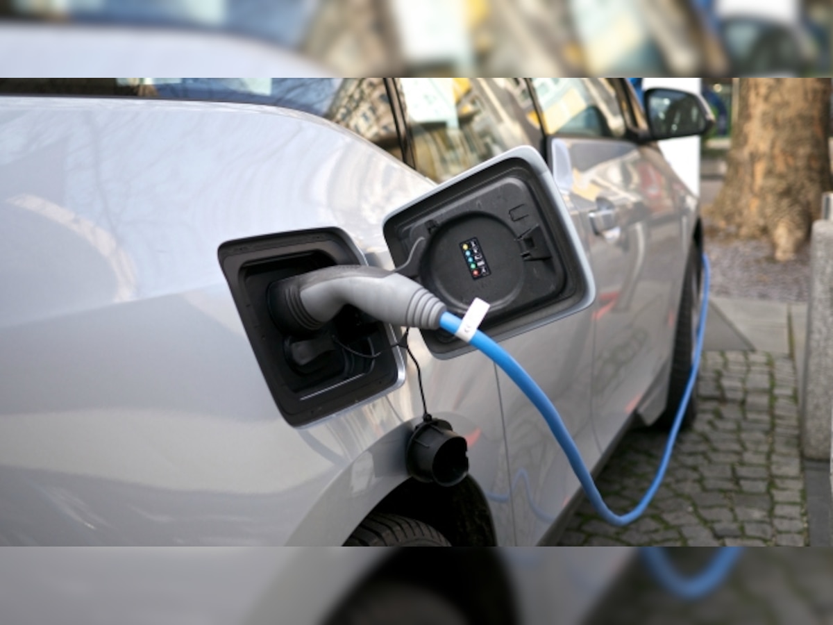 Chinese company made device to charge moving electric cars