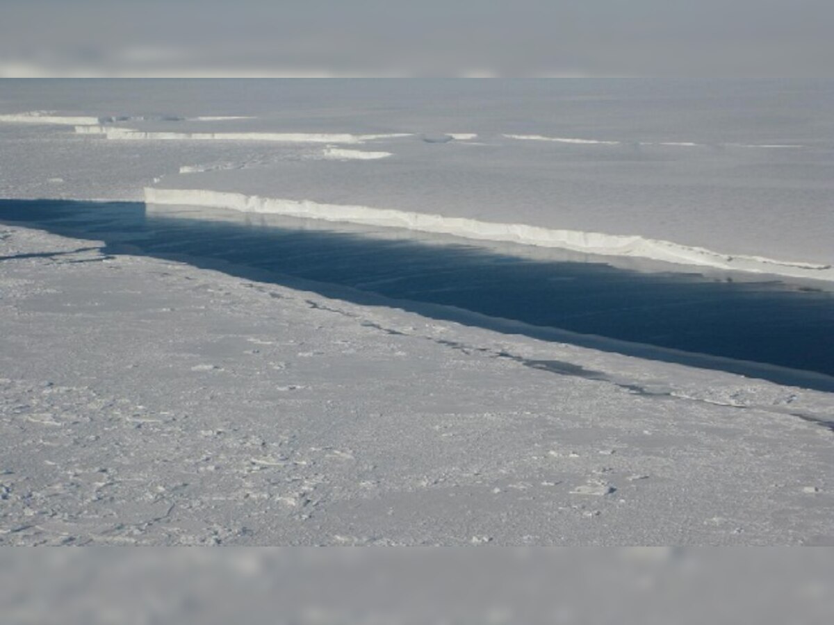 Strong winds behind massive Antarctic ice shelves breaking off