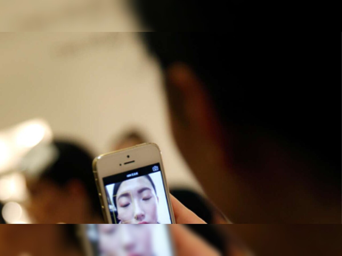 Selfitis - the obsession with selfies - may be a real mental disorder!