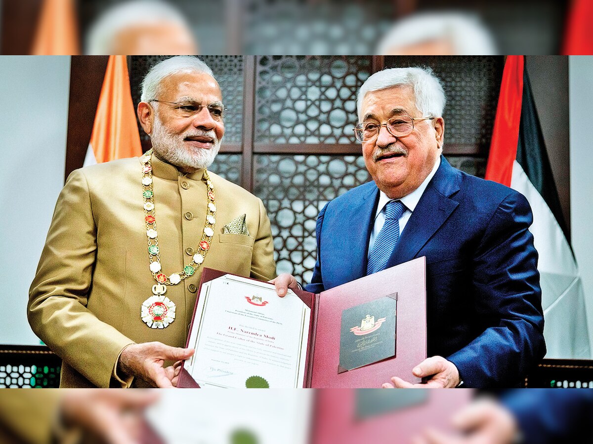 PM Modi wins hearts, is given Grand Collar