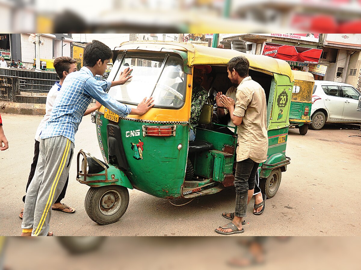 Autorickshaw strike turns violent in Ahmedabad