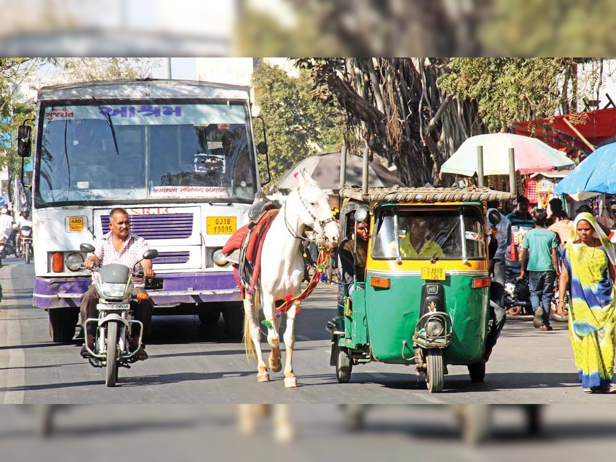 Ahmedabad: Auto union head warns to move court over badge issue