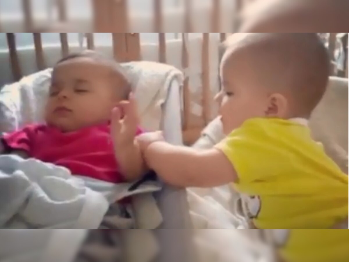 Lisa Ray's twins are cutest ever in this adorable home video, watch
