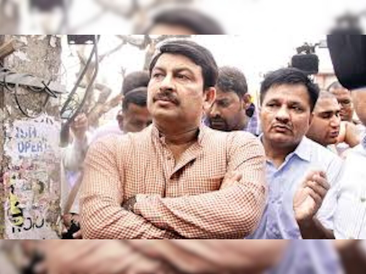 AAP supporters protest outside residence of Delhi BJP chief Manoj Tiwari