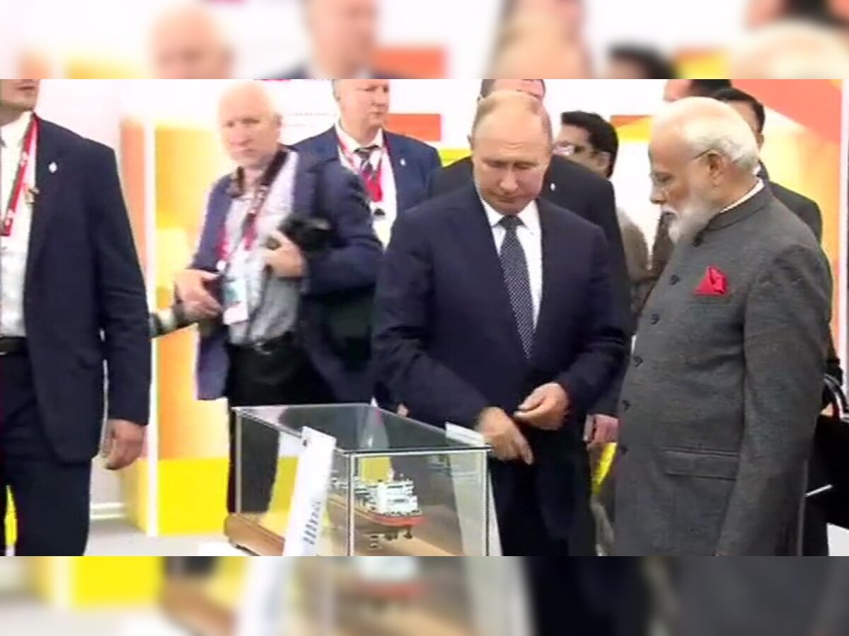 PM Modi visits 'Zvezda' shipbuilding plant with Putin