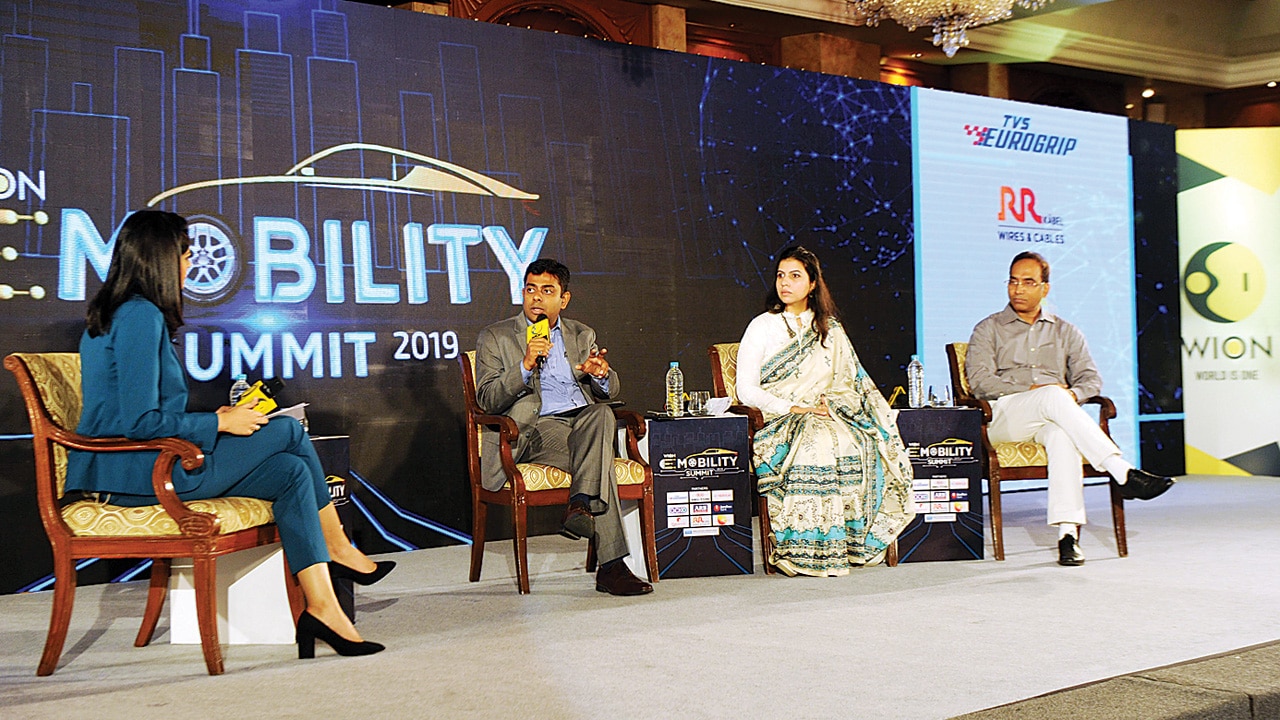 Experts come together at EMobility Summit to discuss green commuting