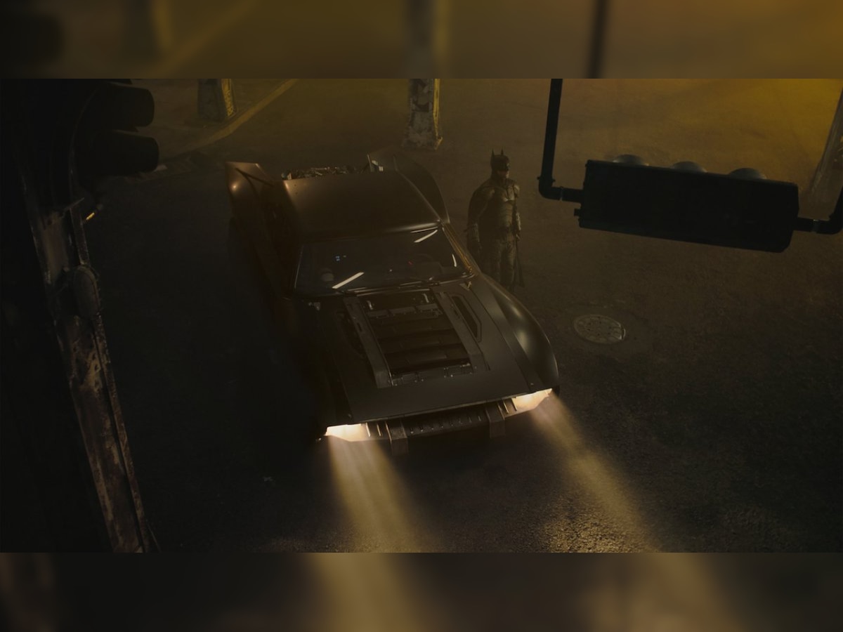 'The Batman' new stills: Robert Pattinson poses in stylish Batsuit ...