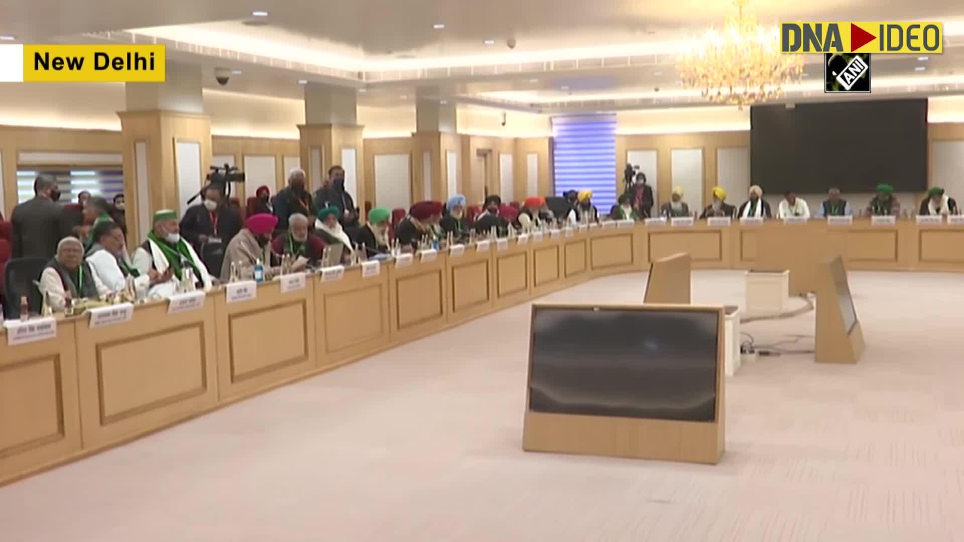 Watch: Langar distributed outside Vigyan Bhawan in Delhi