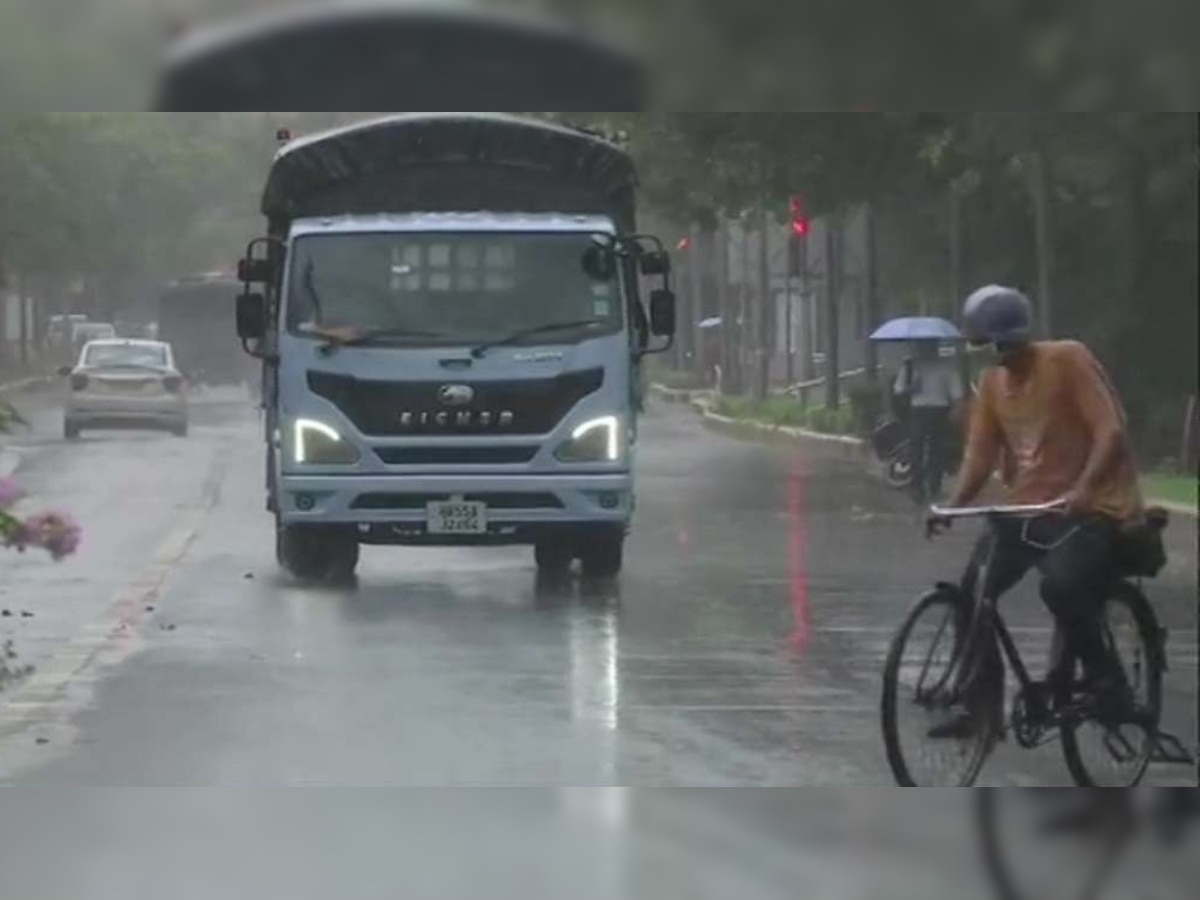Rain Lashes Parts Of Delhi Ncr Brings Respite From Heatwave