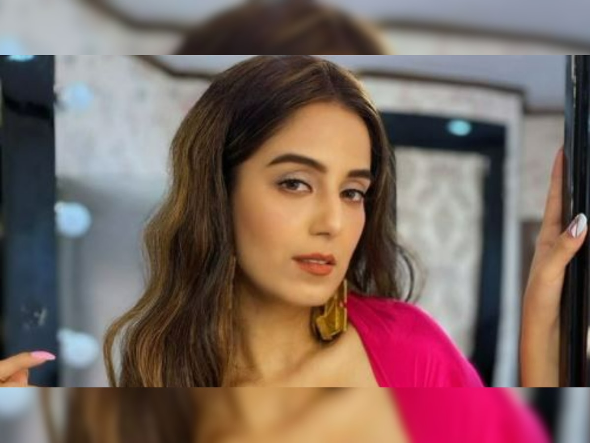 'Woke up like this': Srishty Rode sets internet ablaze with her topless ...