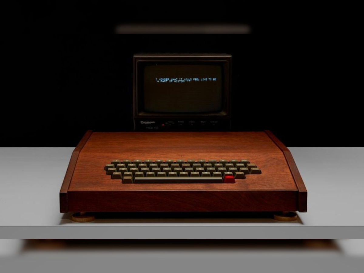 This 45-year-old wooden Apple computer is likely to auction off for Rs ...