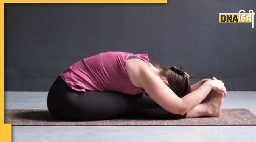 Paschimottanasana: पाचन तंत्र में सुधार के लिए हर रोज करें यह आसन, तनाव ...