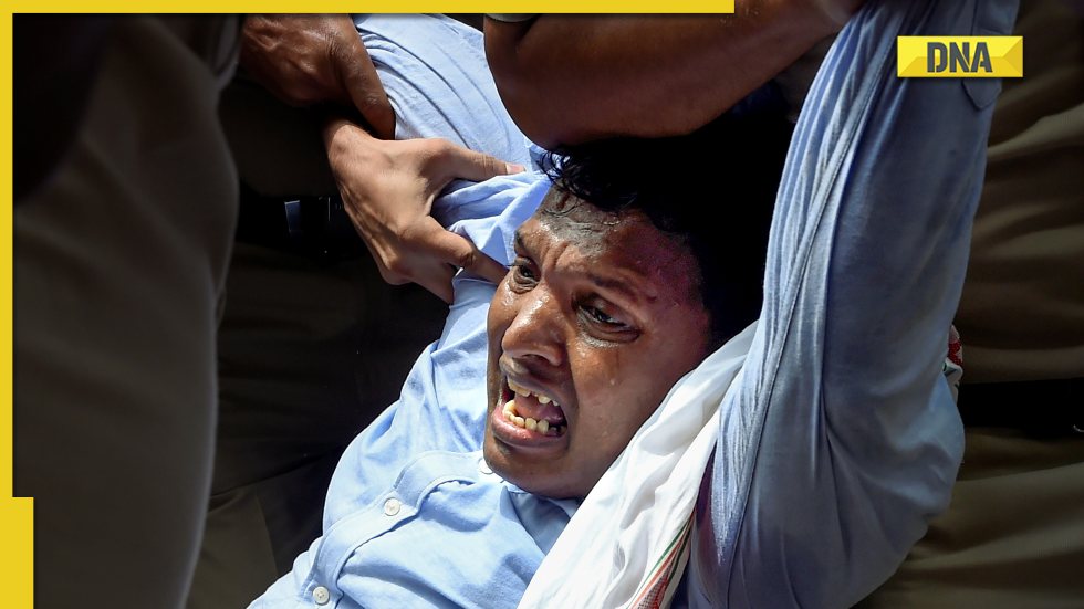 Youth Congress Chief Srinivas Bv Manhandled By Delhi Police Video