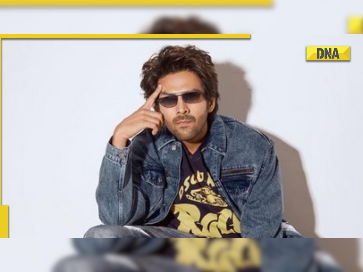 Kartik Aaryan gets mobbed as he travels in economy class, netizens call ...