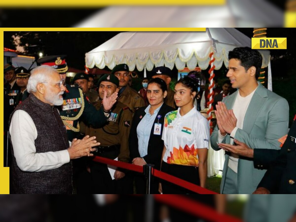 Sidharth Malhotra greets PM Narendra Modi with folded hand at Vijay ...