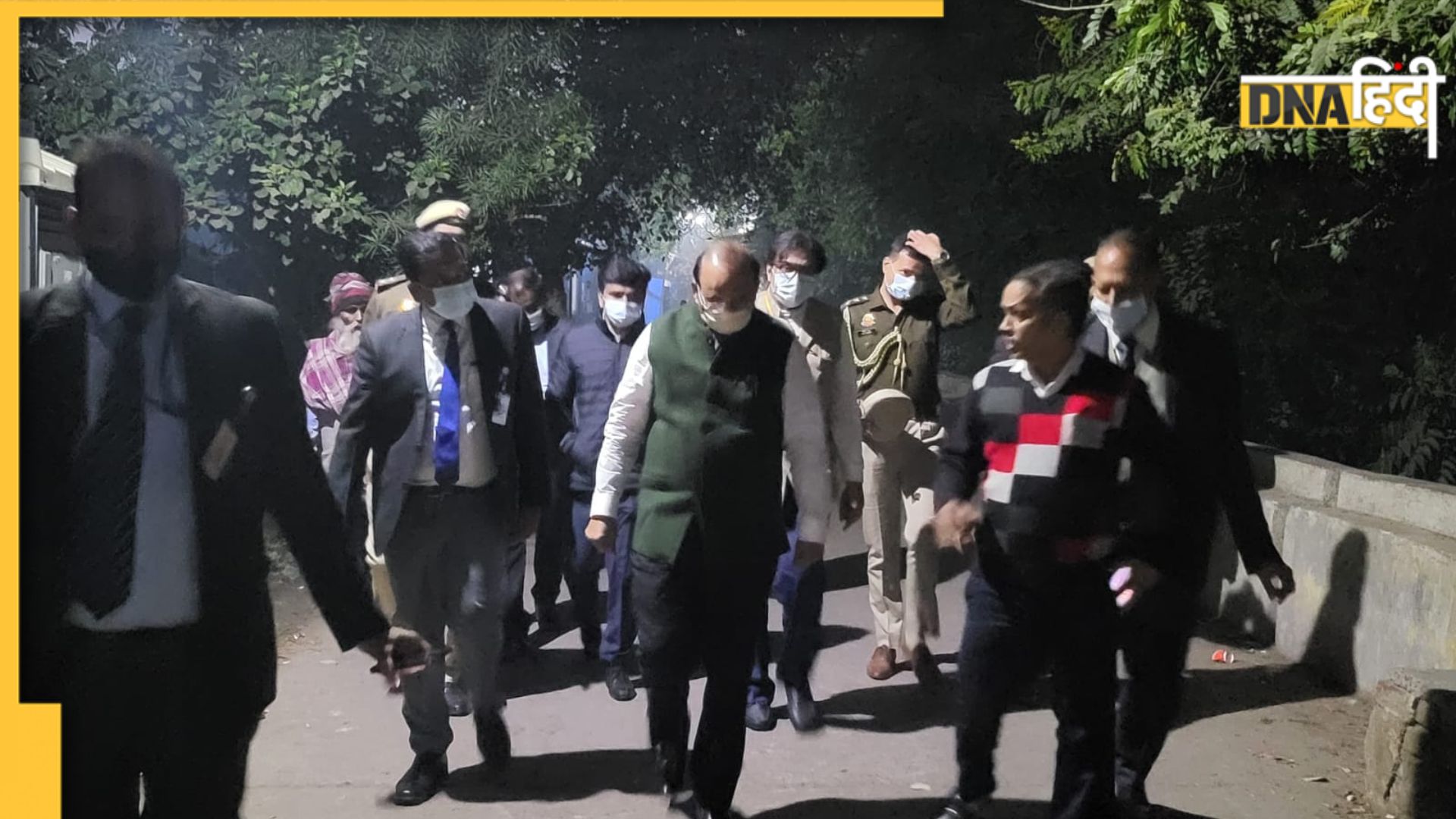 रैन बसरों का हाल देखने निकले थे दिल्ली के उपराज्यपाल, लोगों को यमुना ...