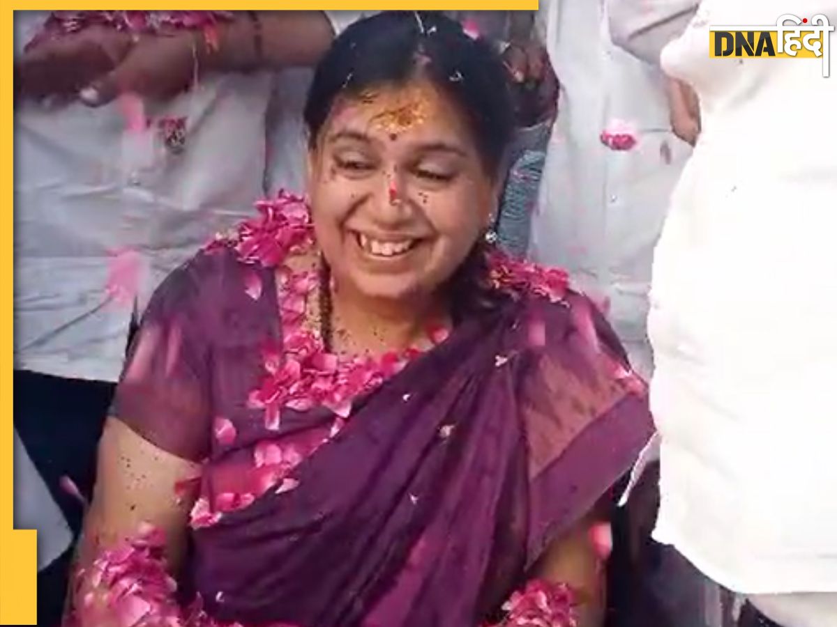 कौन हैं IAS दिव्या मित्तल, मीरजापुर के डीएम पद से हुआ ट्रांसफर तो लोगों ...