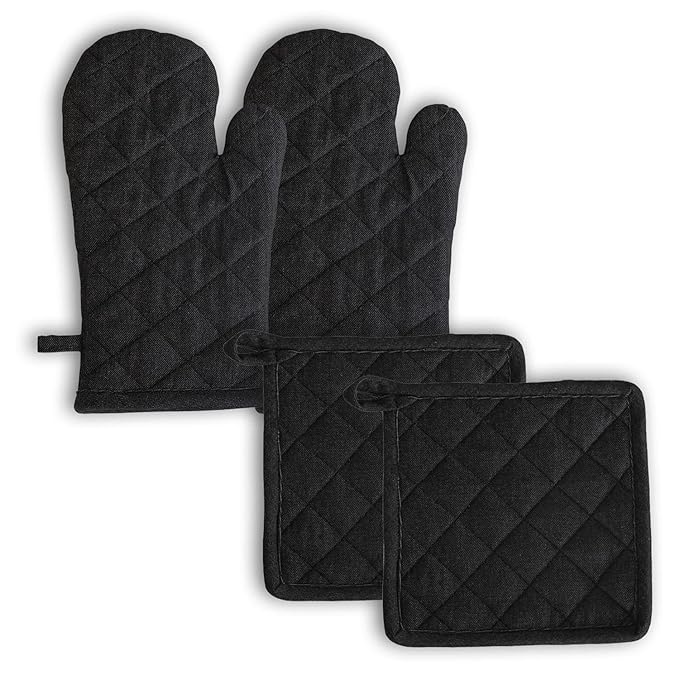 Stay safe in kitchen with heat resistance oven gloves on Amazon