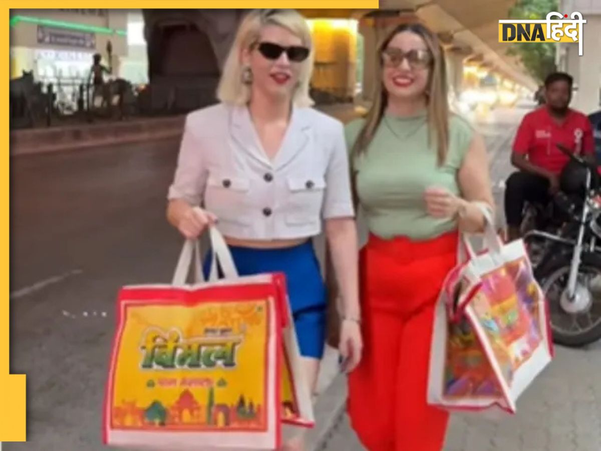 Foreigner with Vimal Chola: ना गुच्ची, ना अरमानी…. ये विदेशी लड़कियां तो हैं बस 'विमल झोले' की ...