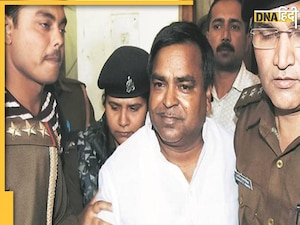 लखनऊ: जेल में पूर्व मंत्री गायत्री प्रसाद प्रजापति पर जानलेवा हमला, सिर ...