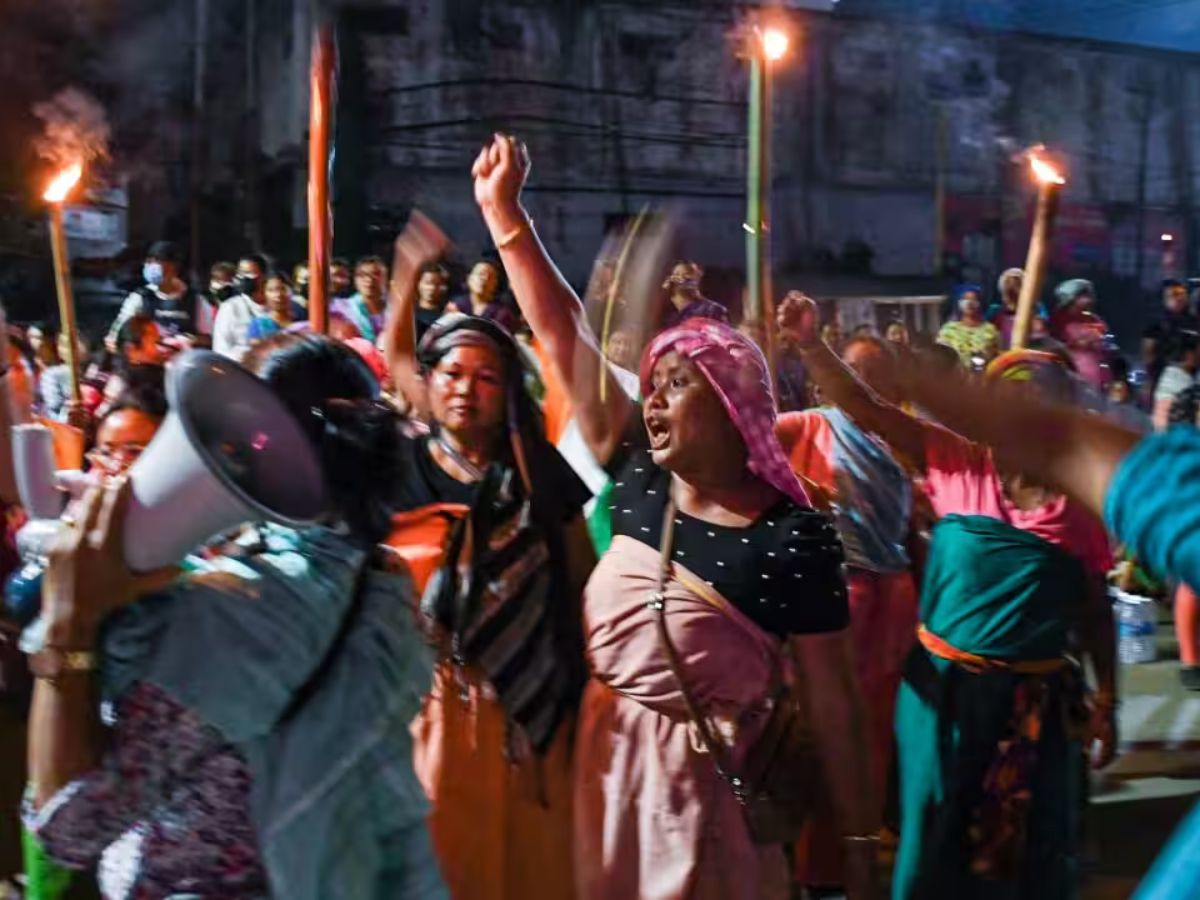 Meira Paibi: कौन हैं मीरा पैबी? मणिपुर में सेना की नाक में भी कर दिया दम