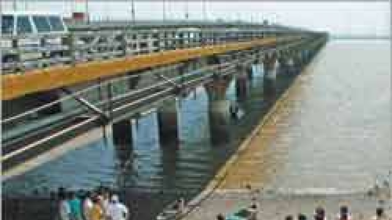 Troubled bridge over Vashi waters