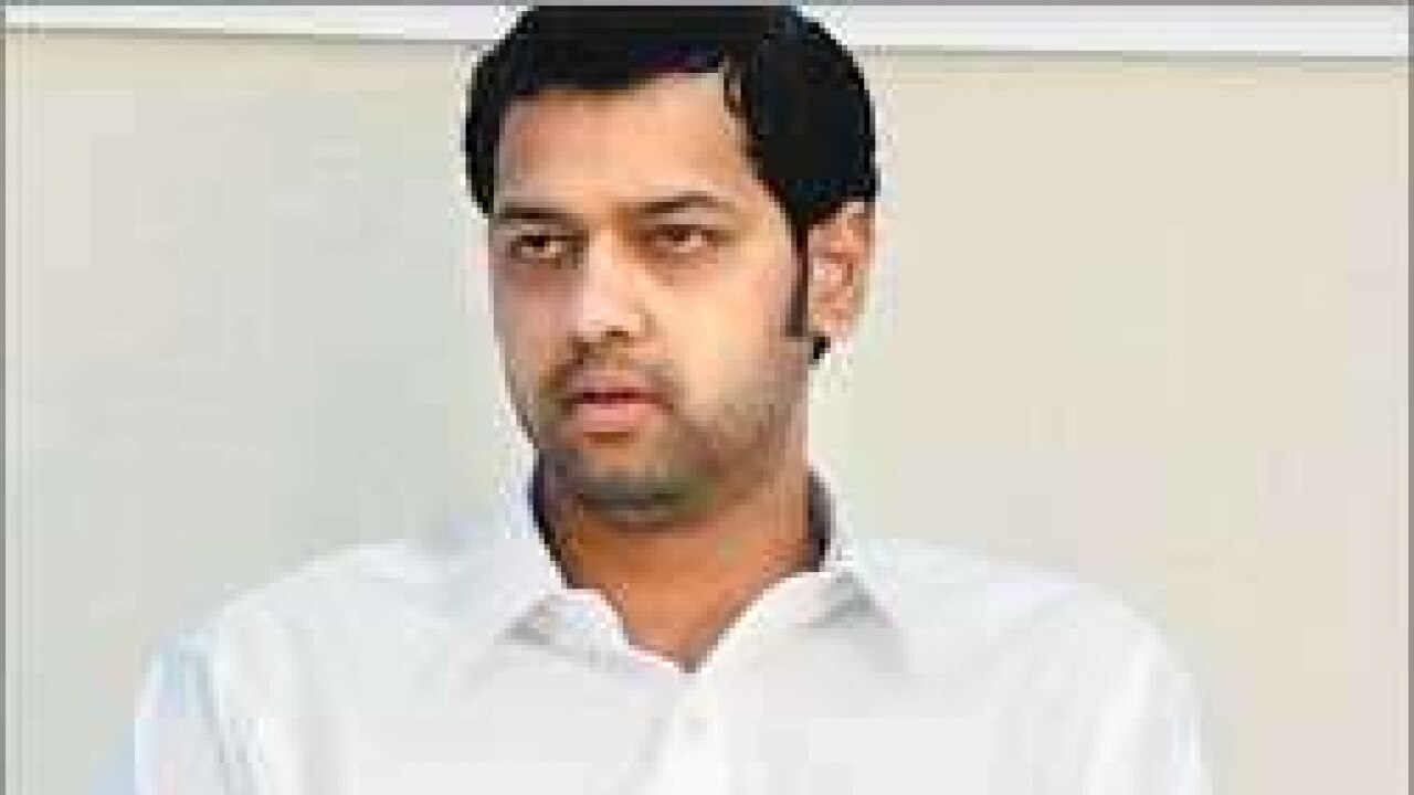 Munde sees a conspiracy, says Rahul, Moitra were poisoned