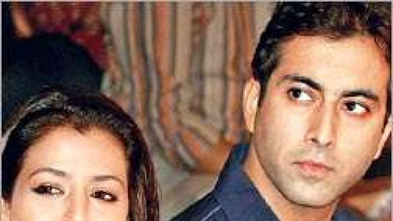 Amisha flaunts her new beau