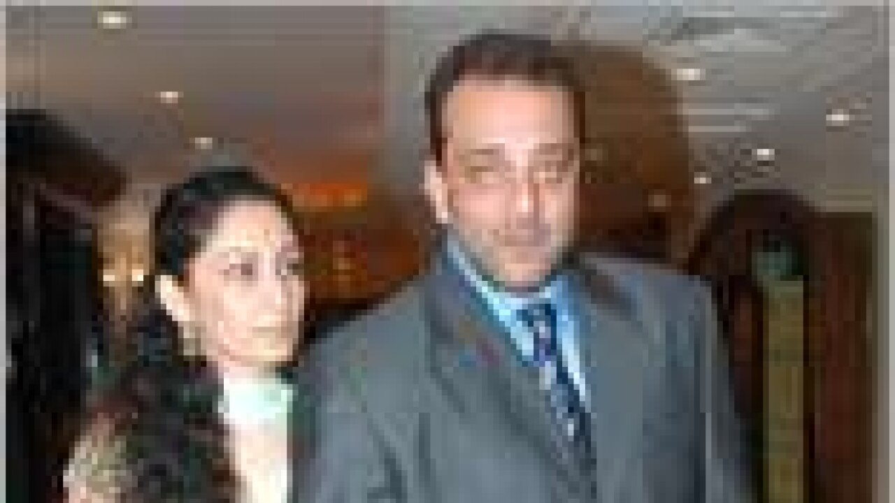 Manyata goes on piligrimage... but without Sanjay