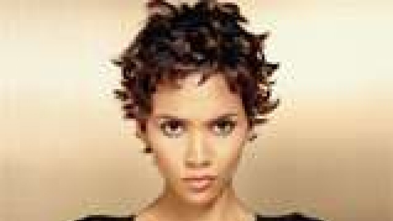 Halle Berry's dress got caught in elevator during presidential inauguration