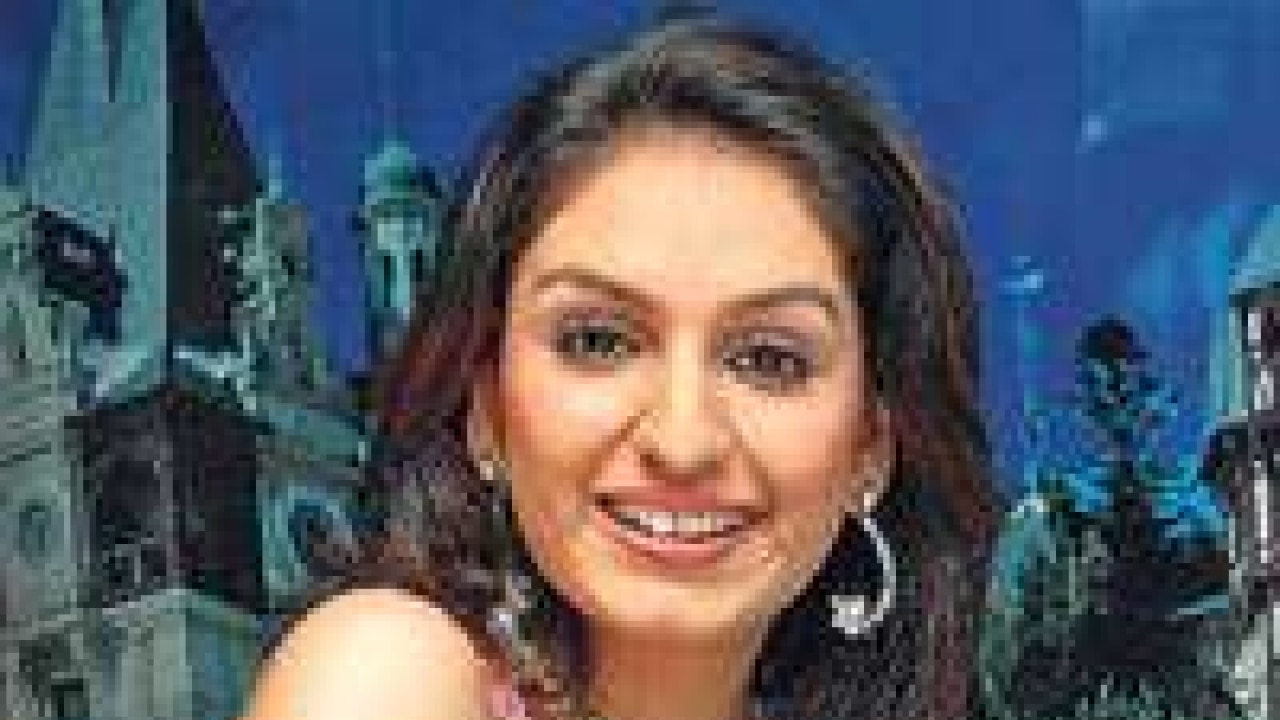 Singer Akriti turns anchor