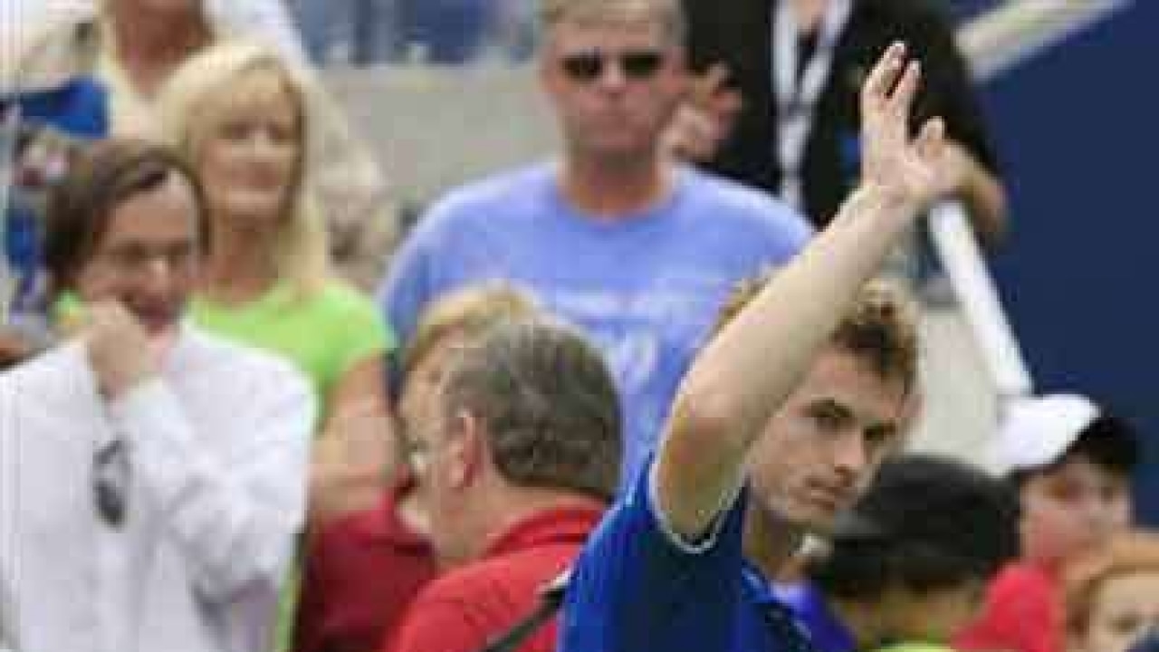 Andy Murray stunned by Robin Soderling, Andy Roddick advances
