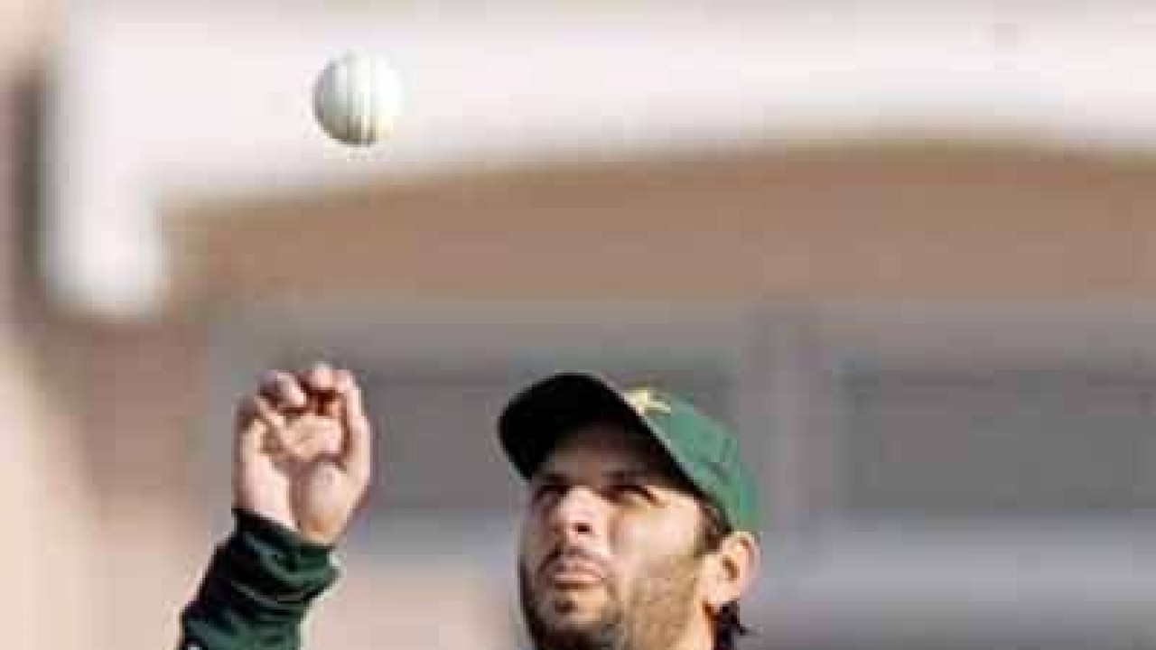 Pak to use rookie fast bowler Irfan as ‘surprise weapon’: Shahid Afridi