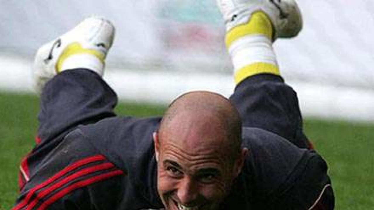 Arsenal plans £23 million raid for Pepe Reina