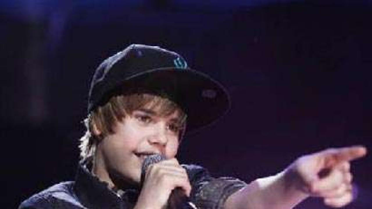 Justin Bieber reveals he fancies a threesome with Katy Perry, Cheryl Cole