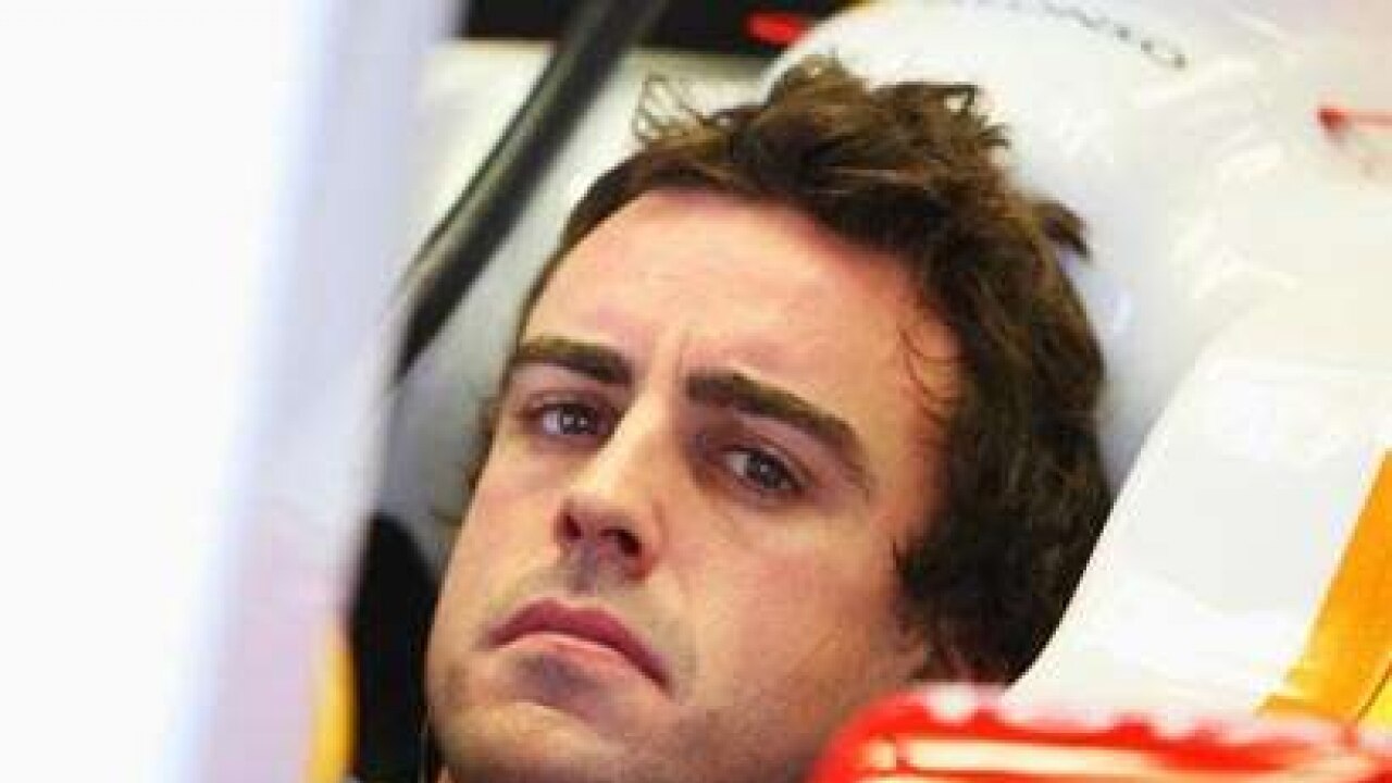Resolute Fernando Alonso divides and conquers