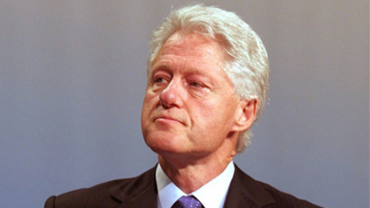 Bill Clinton auctions dinner for charity