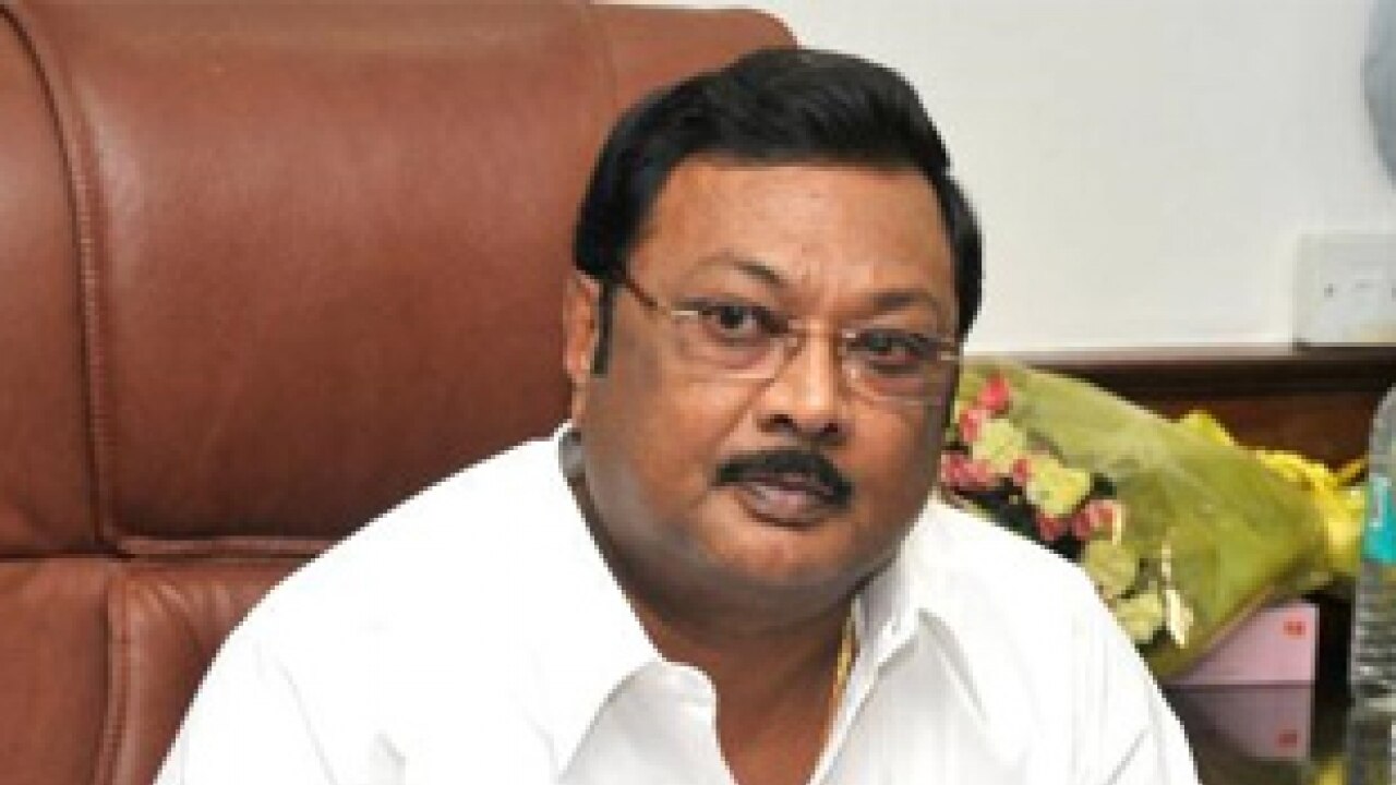 DMK ministers arrive in Delhi to submit their resignations to Manmohan ...