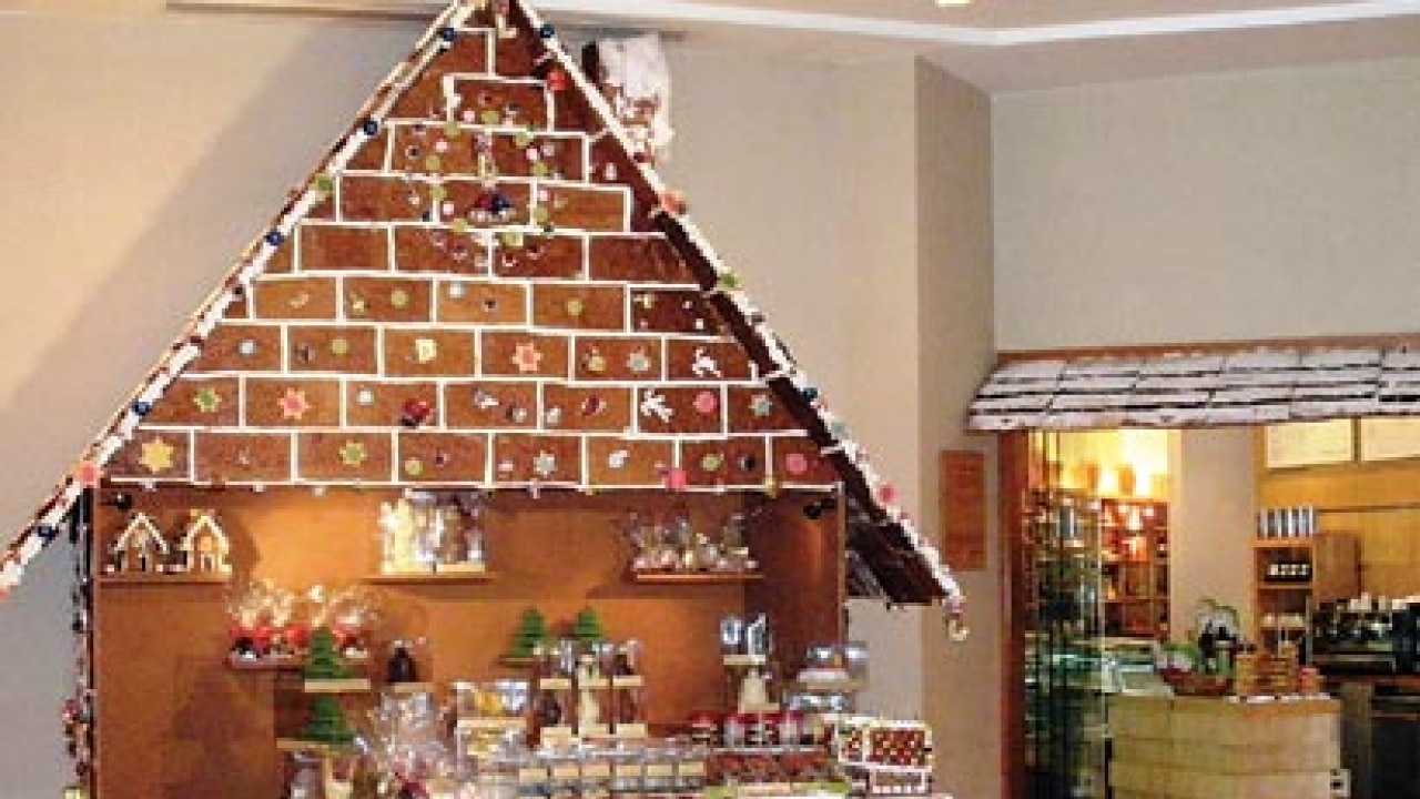 Mumbai hotels offer gingerbread house