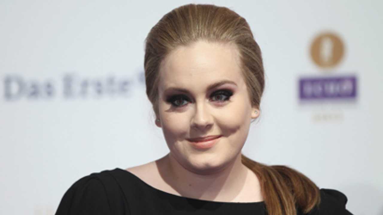 When 'drunk' Adele fell off stool & forgot words to own songs