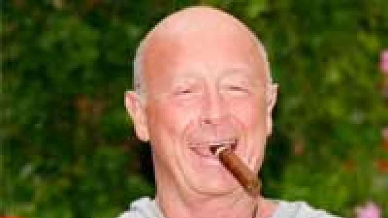 Hollywood filmmaker Tony Scott jumps to death from LA bridge