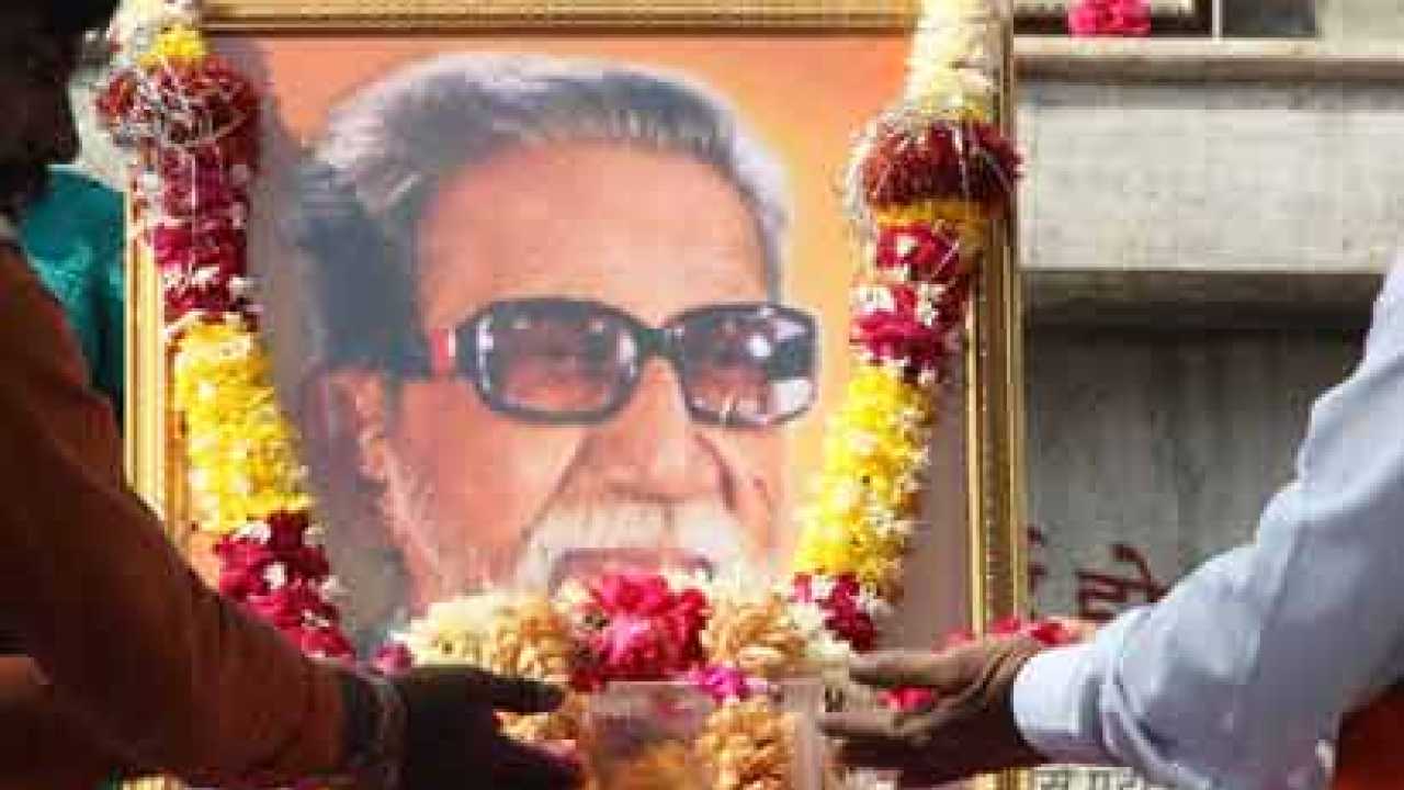 Shiv Sena dismantles Bal Thackeray 'memorial' at Shivaji Park
