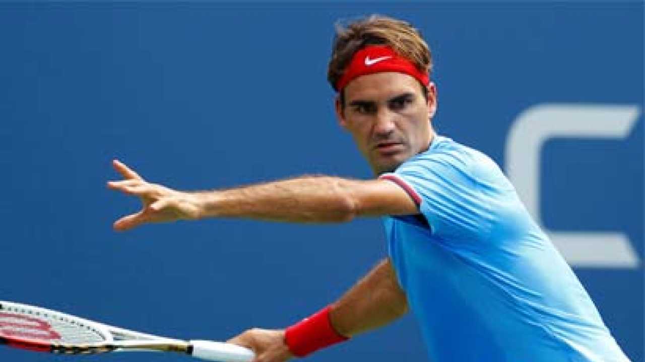 Australian Open: Roger Federer in the pink after reaching third round
