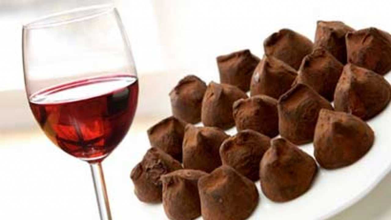 Dark chocolate, red wine; Secret to your lover's healthy heart