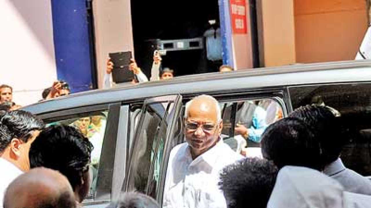 Laxman Mane should surrender immediately: Sharad Pawar