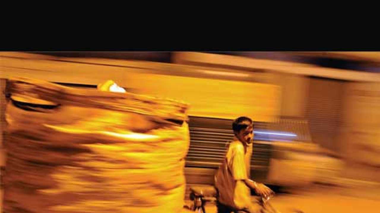 Bangladeshi migrant labourers thrive in dark