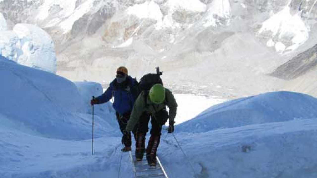 Mountaineers conduct world's first stock trade atop Mount Everest