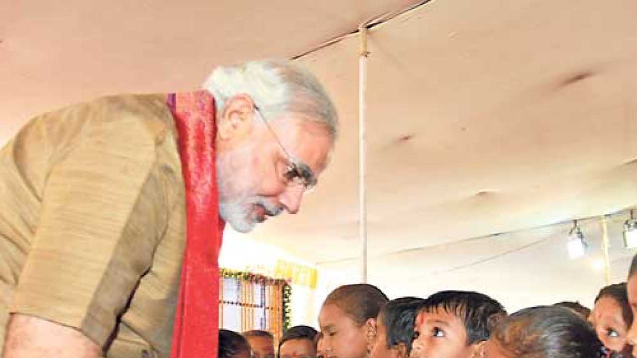 Narendra Modi donates 5 books from own collection to each school