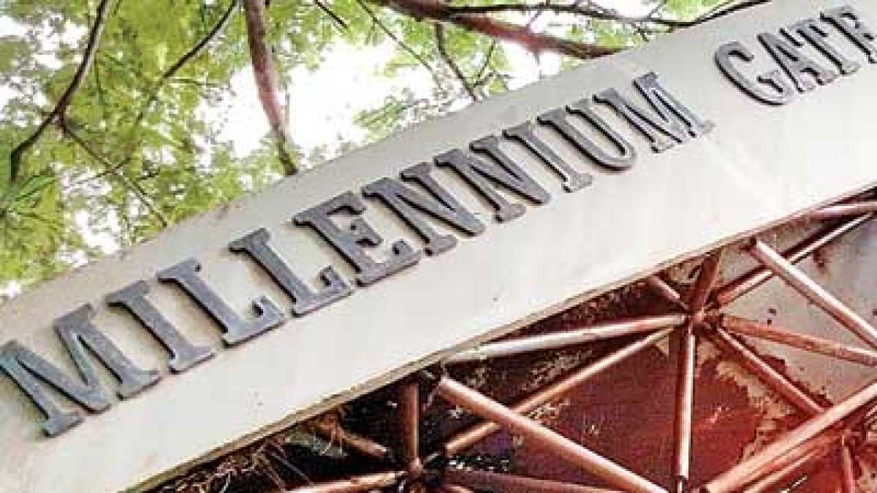 UoP's Millennium gate wears an apathetic look